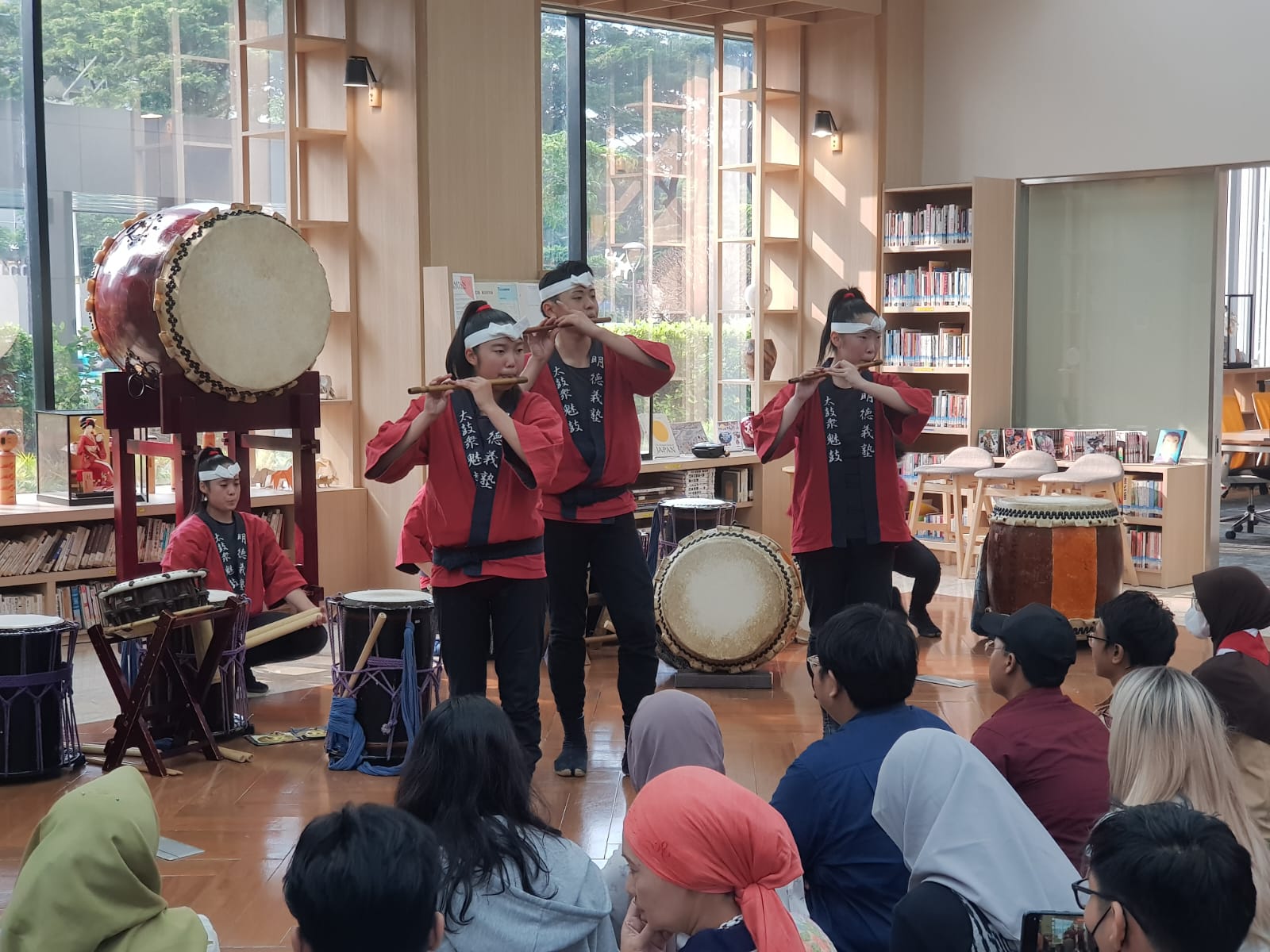 Taiko, Seni Tabuh Jepang yang Satukan Siswa dari Berbagai Negara