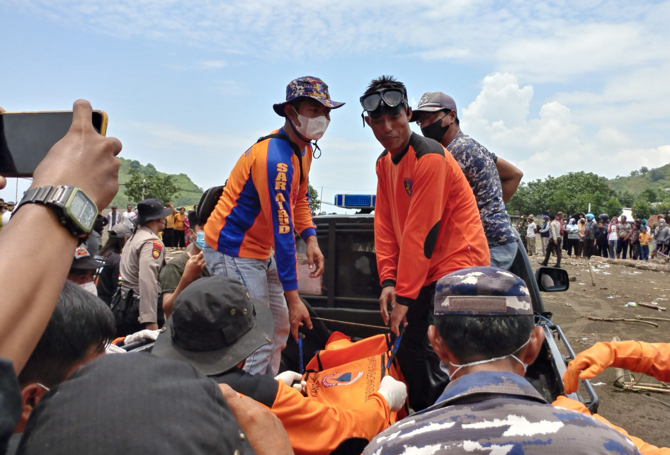Sebelas Korban Meninggal Terseret Ombak di Jember Ditemukan