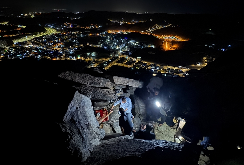 Melihat Gua Hira, Tempat Turunnya Wahyu Pertama Allah pada Nabi Muhammad