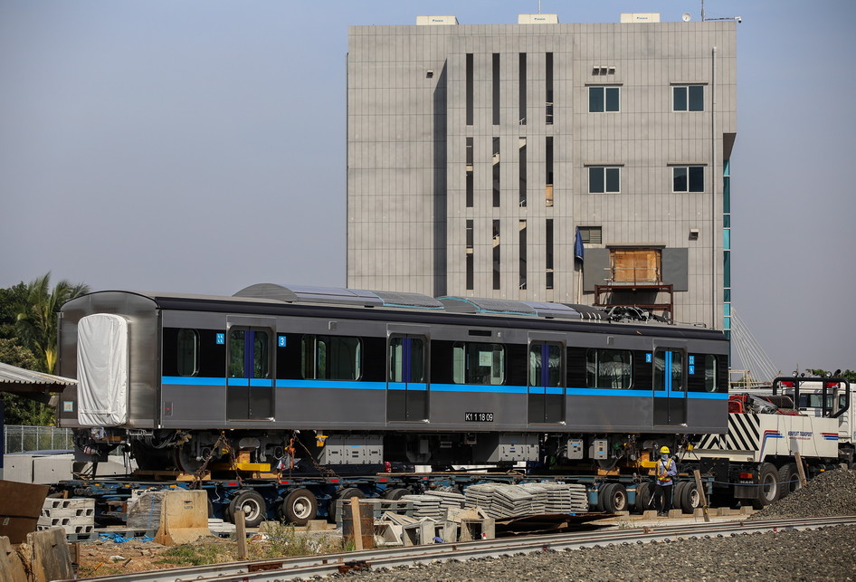 Melihat Rangkaian MRT di Depo Lebak Bulus