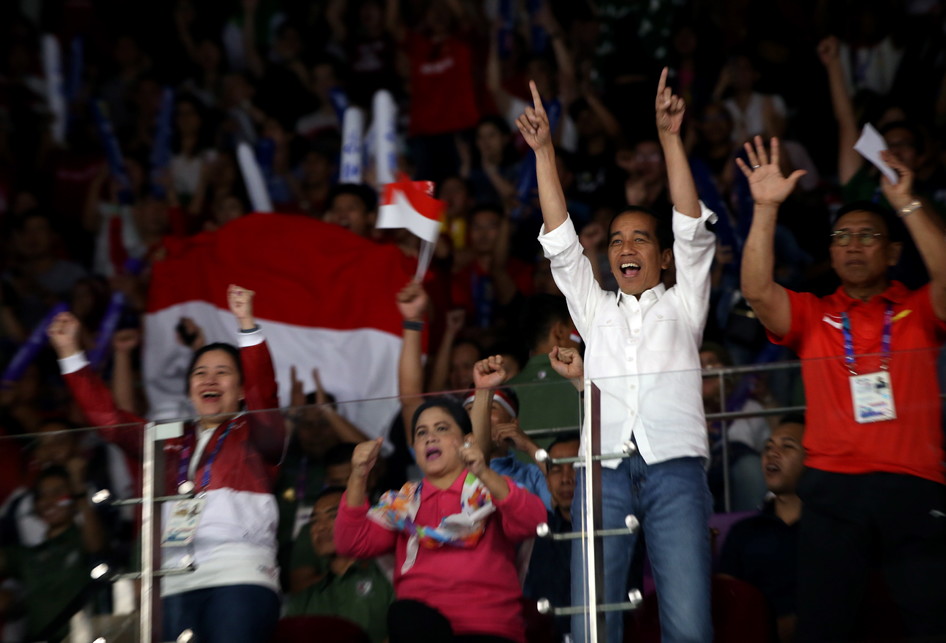 Gaya Presiden Jokowi Nonton Langsung Final Bulu Tangkis di Asian Games 2018